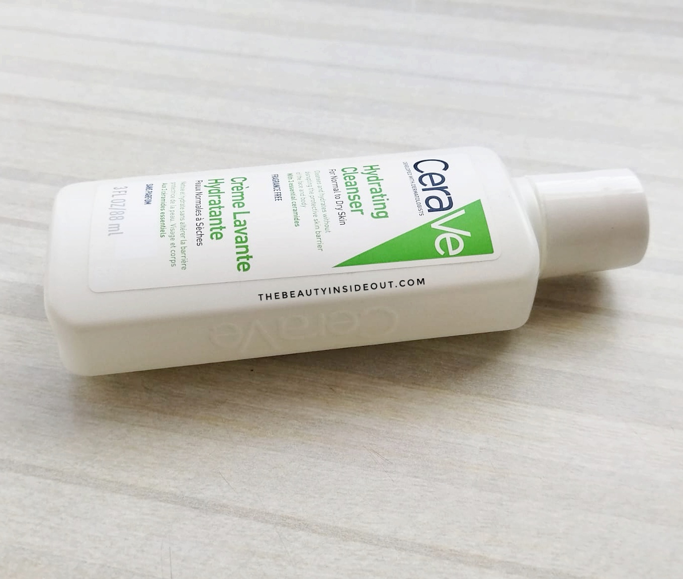 CeraVe Hydrating Facial Cleanser Review (With Ingredients)